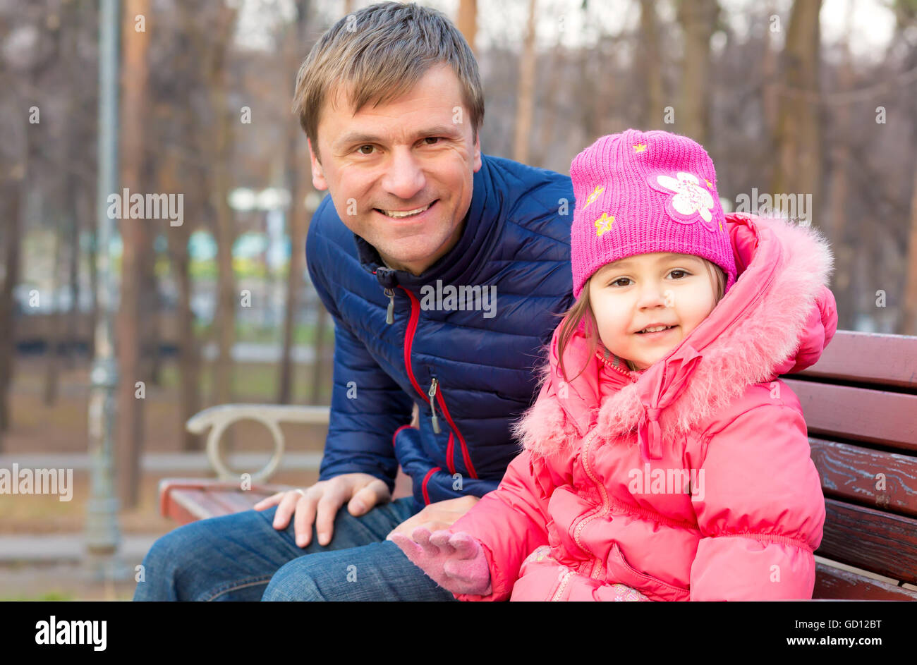Father daughter looking camera hi-res stock photography and images - Alamy