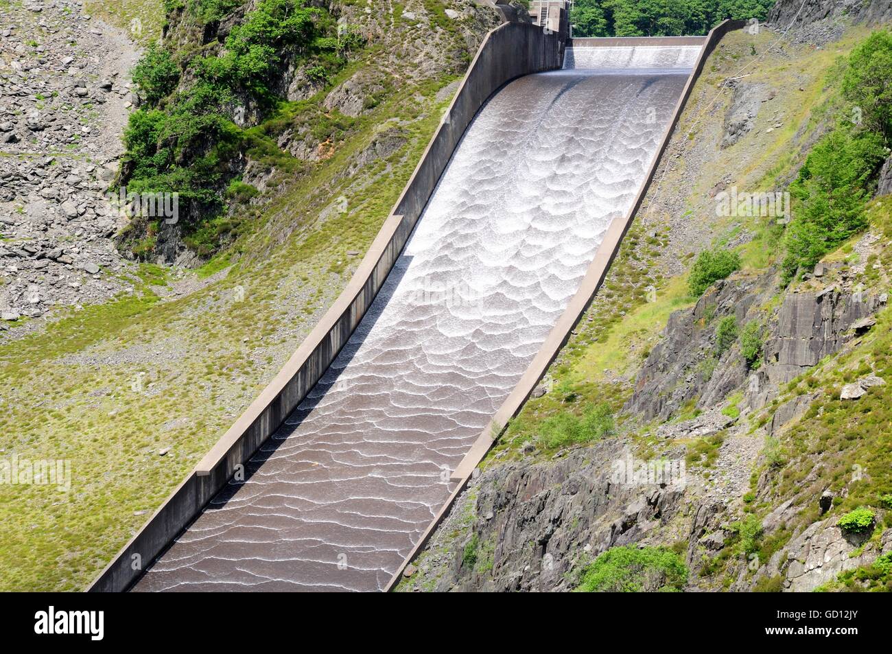 Worlds largest clay core dam hi-res stock photography and images - Alamy