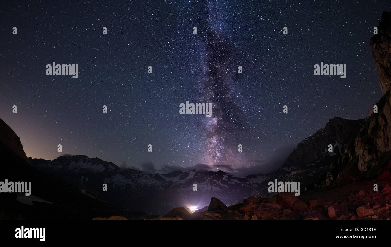 The outstanding beauty of the Milky Way arc and the starry sky captured ...