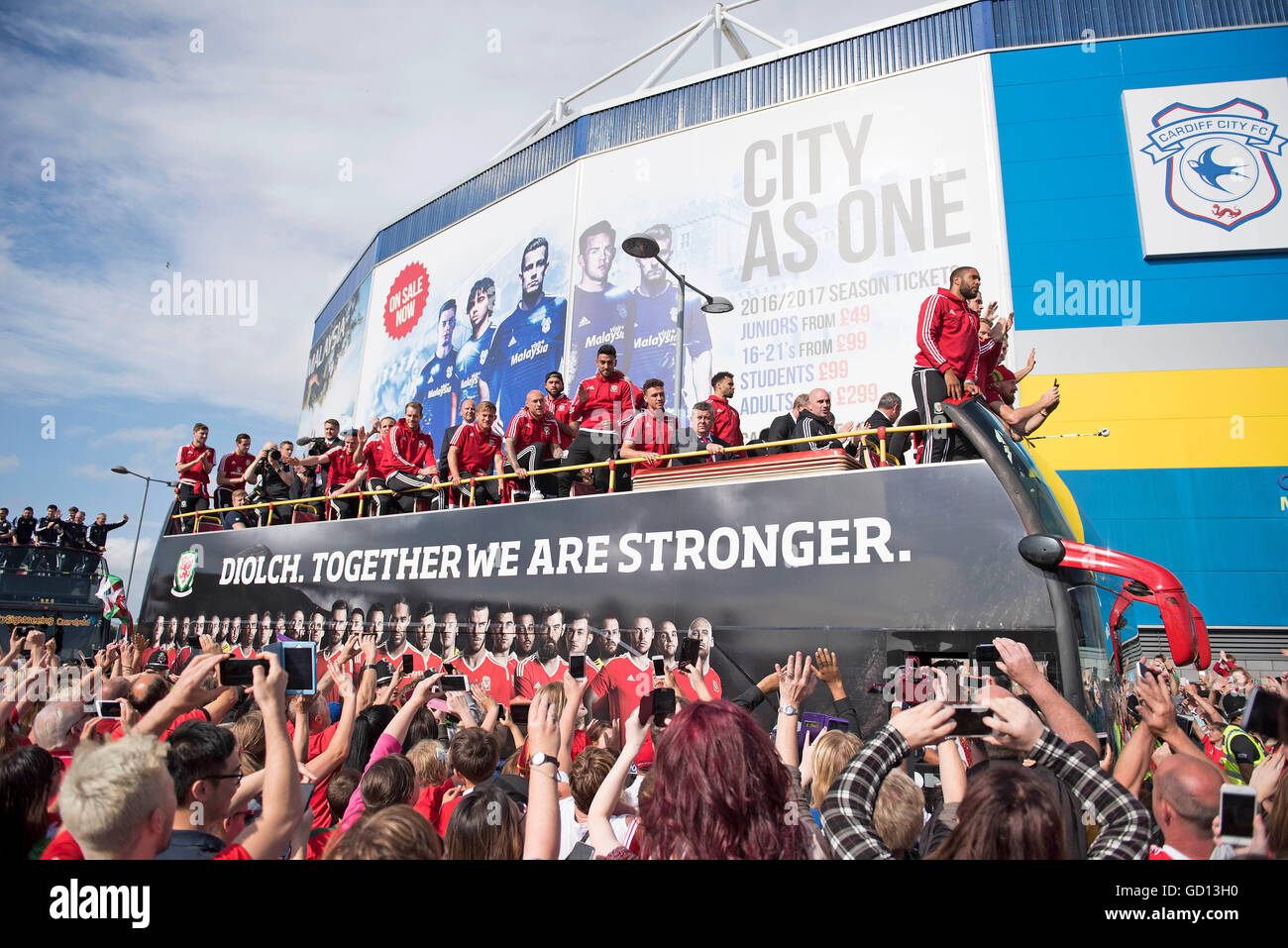 The Welsh Football team arrive back at the Cardiff City Stadium this ...