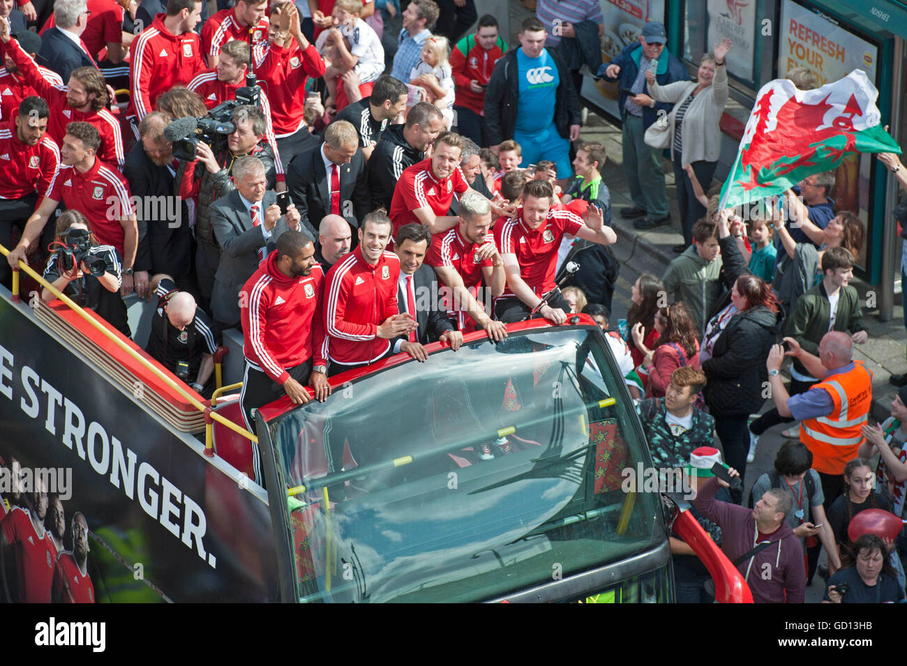 Semi open top bus hi-res stock photography and images - Alamy