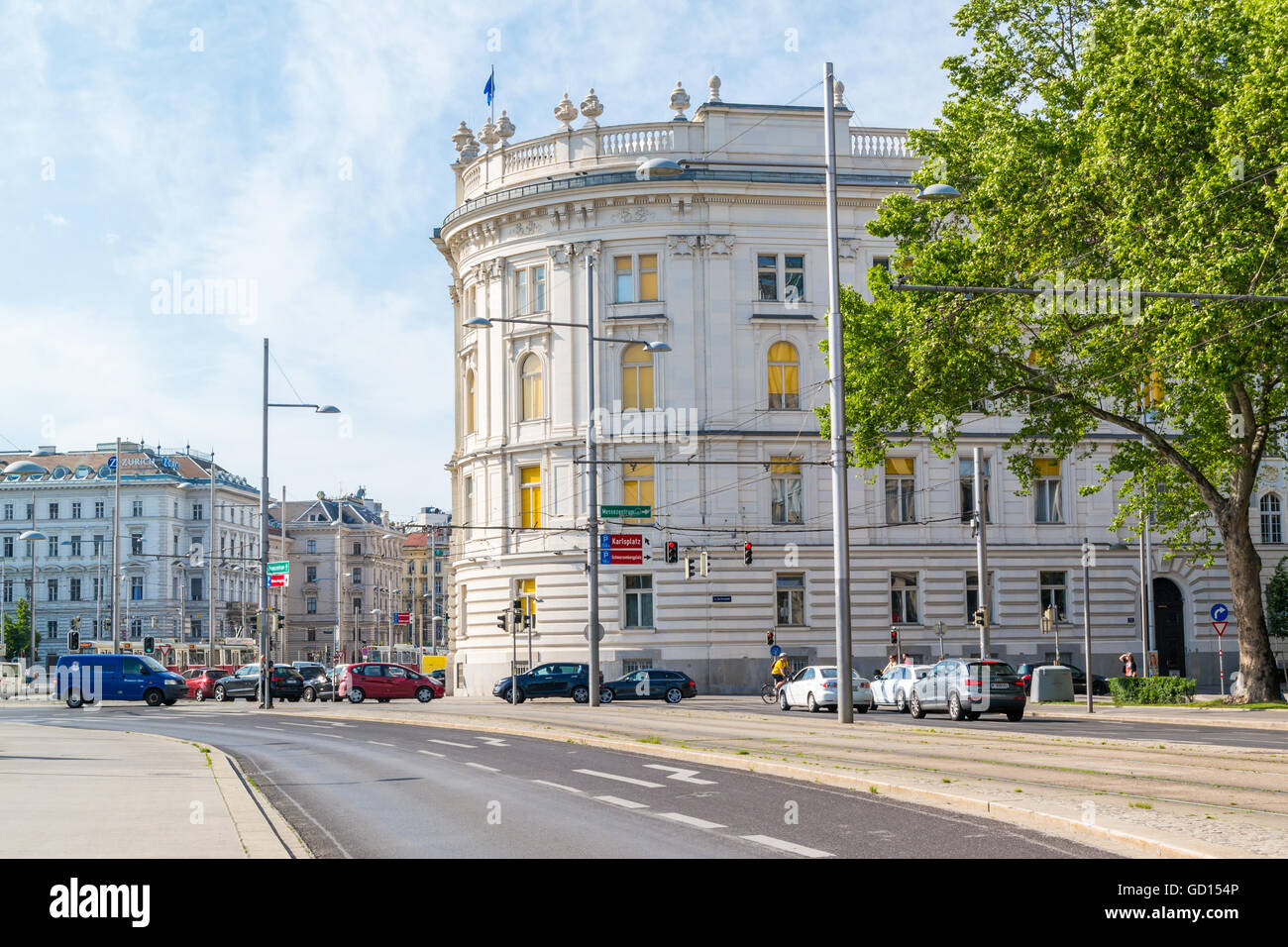 Street scene of Am Heumarkt and Schwartzenbergplatz with traffic and ...