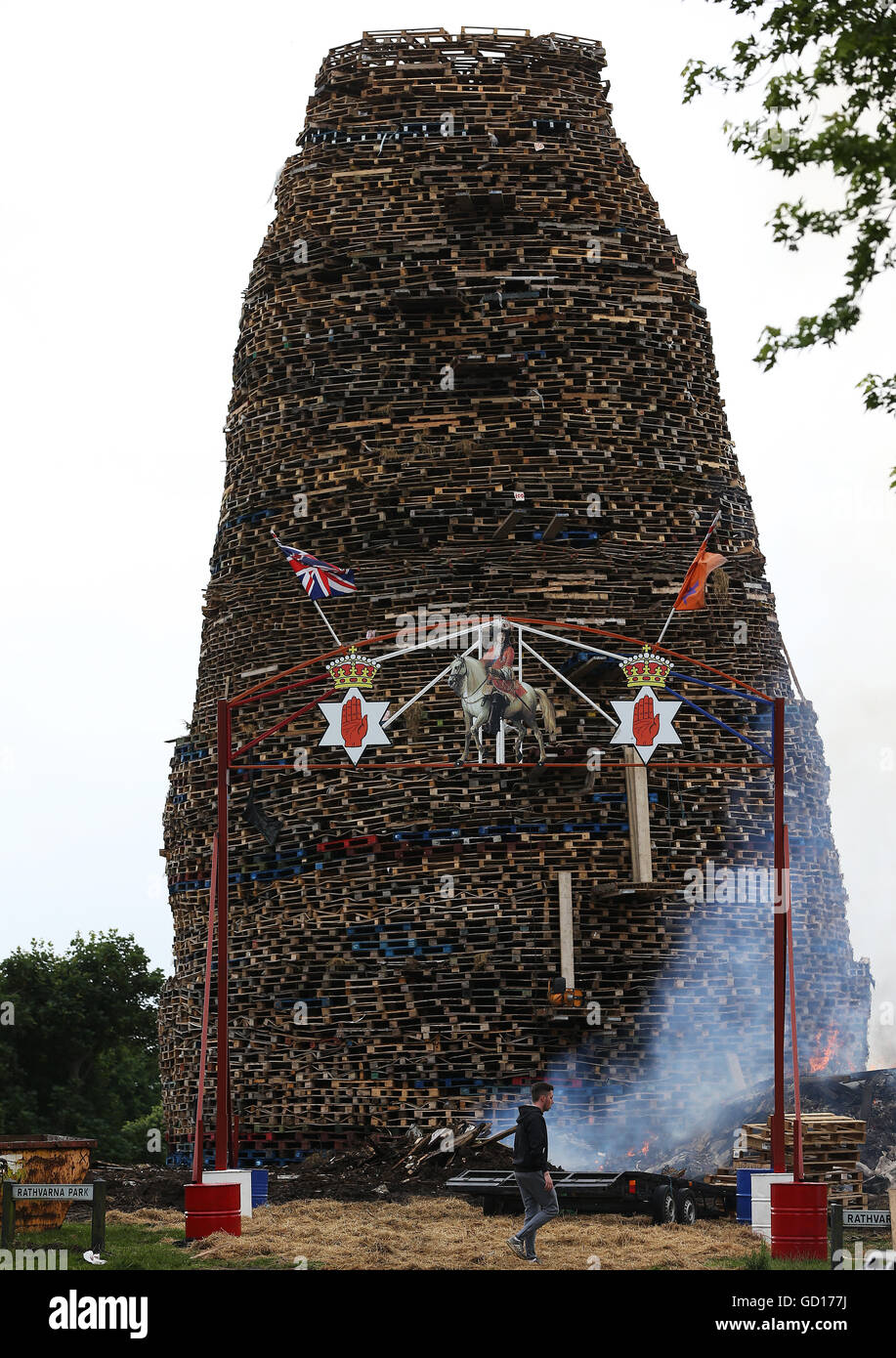 Bonfire under construction hi-res stock photography and images - Alamy