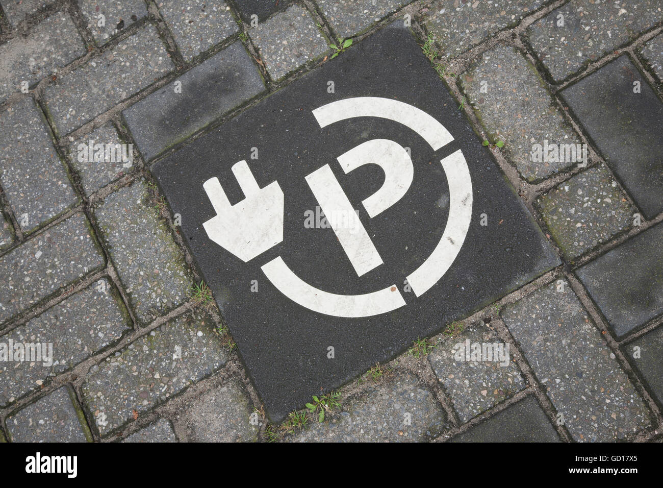Electric parking site symbol hi-res stock photography and images - Alamy