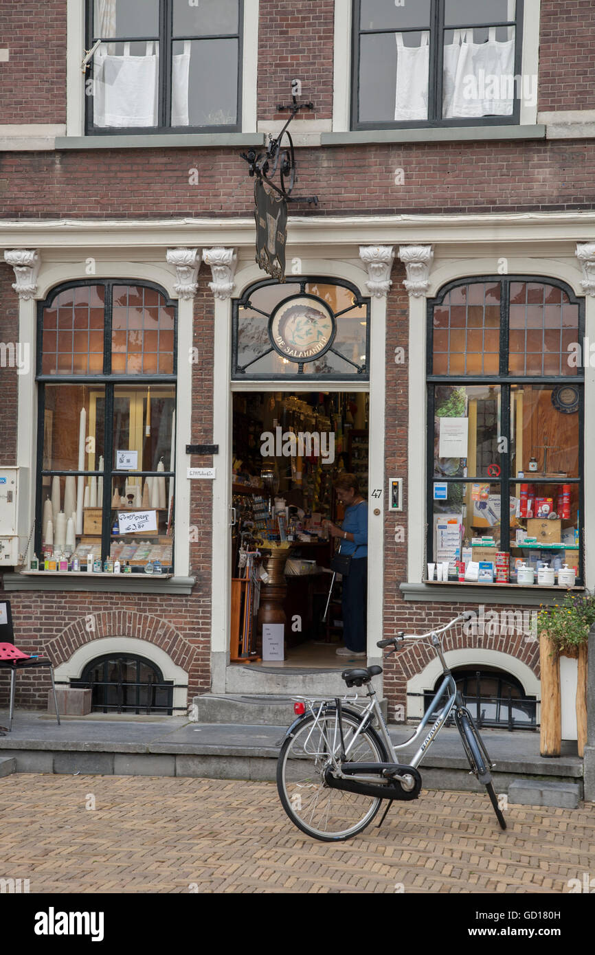 Market salamander hi-res stock photography and images - Alamy