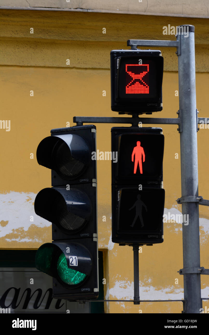 Waiting for traffic light hi-res stock photography and images - Alamy