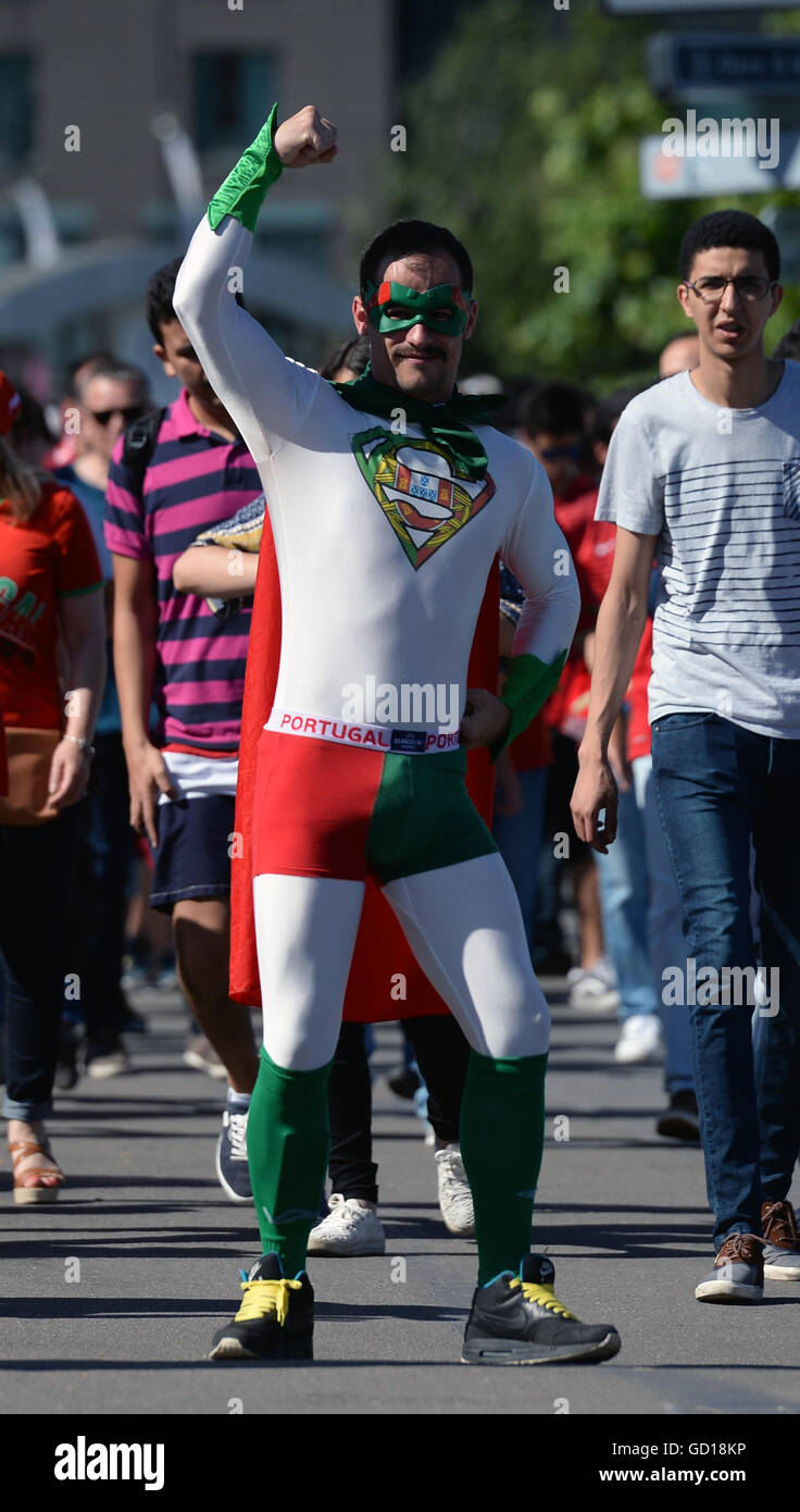Portugal fan in fancy dress hi-res stock photography and images - Alamy