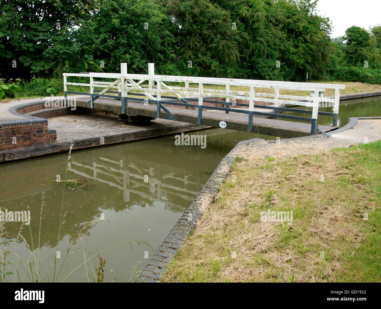 Swing bridge on canal hi-res stock photography and images - Alamy