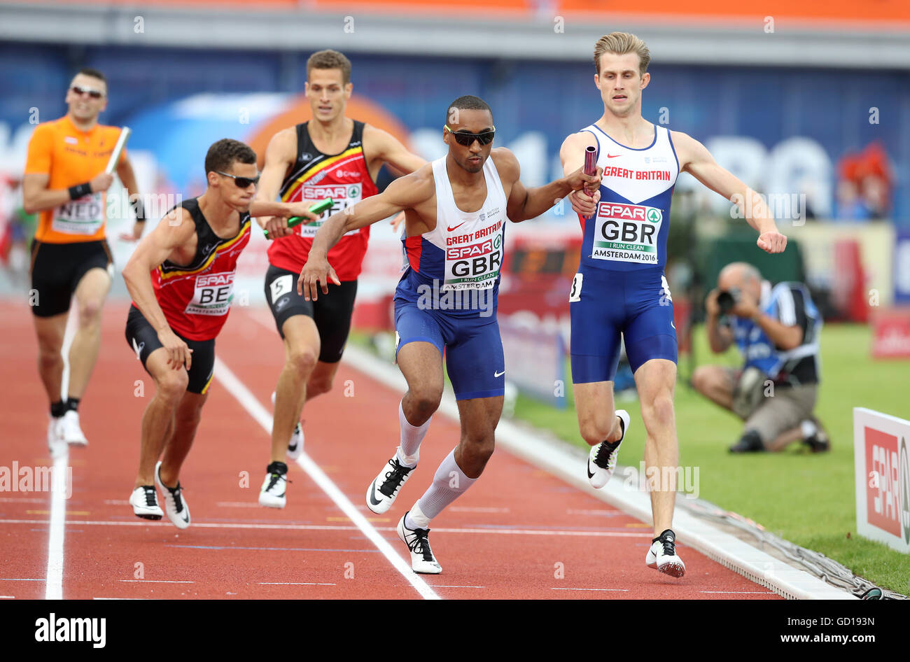 Great Britain's Matthew Hudson-Smith (left) receives the baton from ...