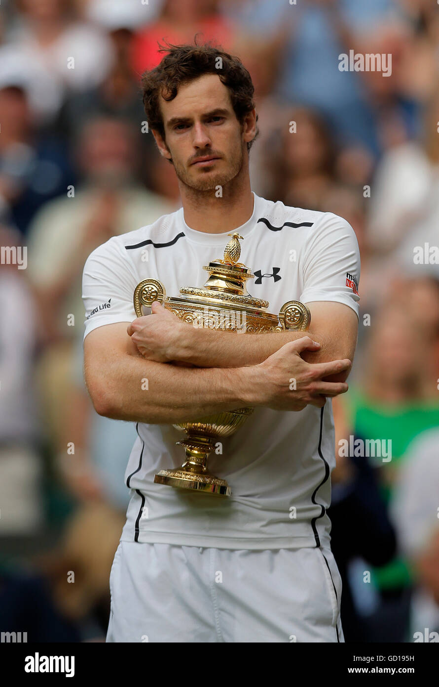 Andy Murray celebrates winning the Men's Singles Final on day thirteen ...