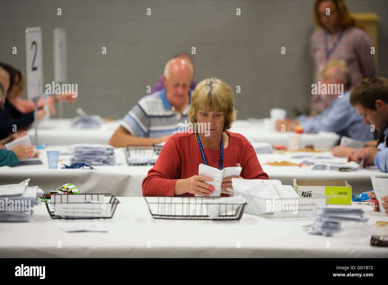 Counting of ballot papers hi-res stock photography and images - Alamy