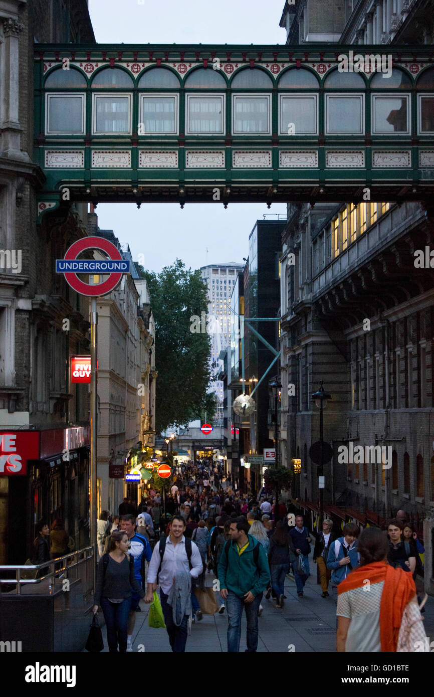 Crowd of people london strand hi-res stock photography and images - Alamy