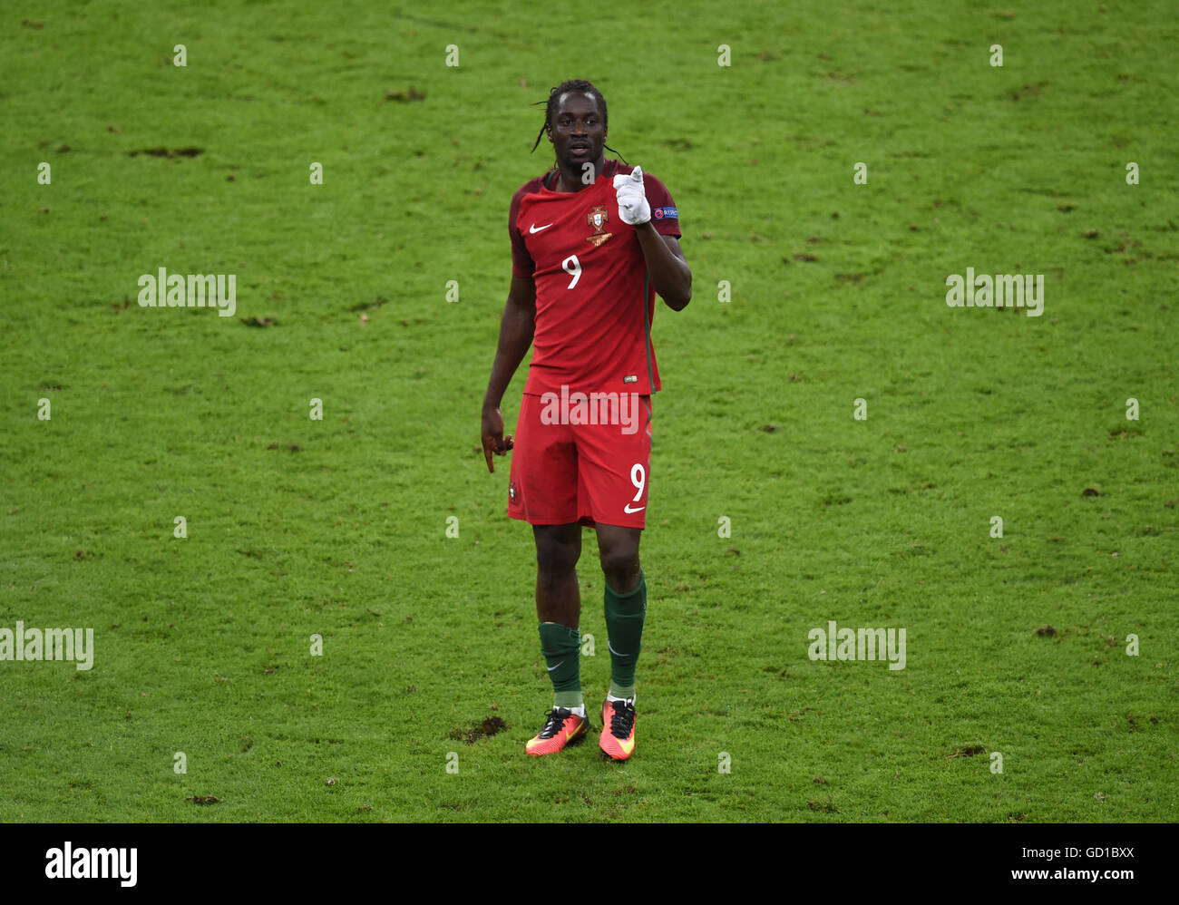 Portugals eder celebrates scoring hi-res stock photography and images ...