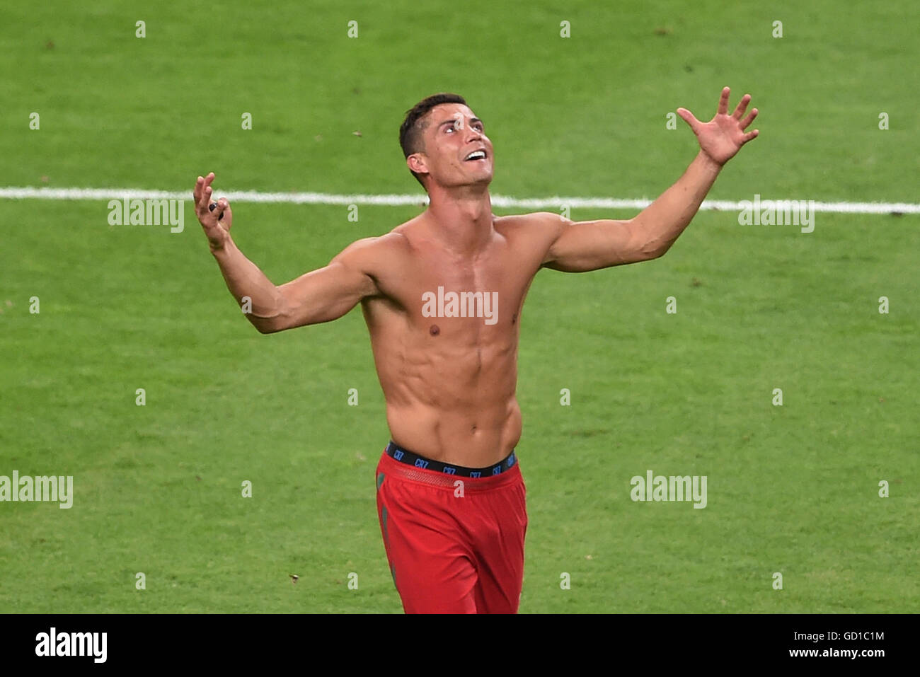 Portugal's Cristiano Ronaldo celebrates winning the UEFA Euro 2016 ...