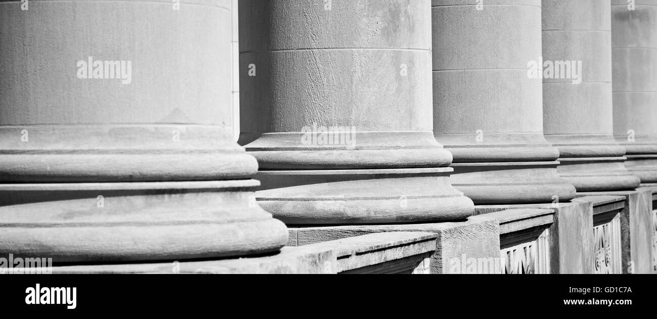 Fluted white marble columns hi-res stock photography and images - Alamy