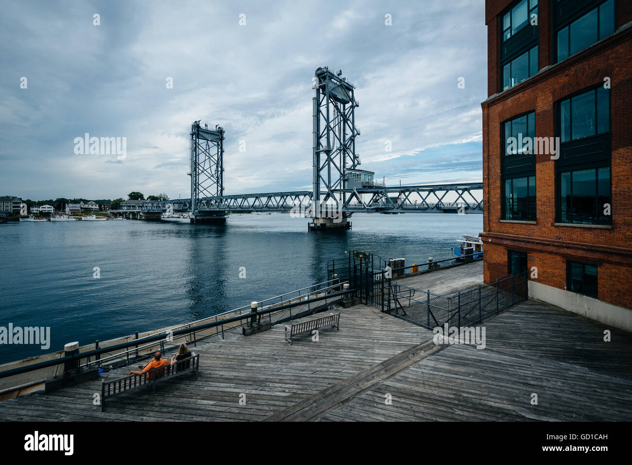 The Memorial Bridge over the Piscataqua River, in Portsmouth, New ...
