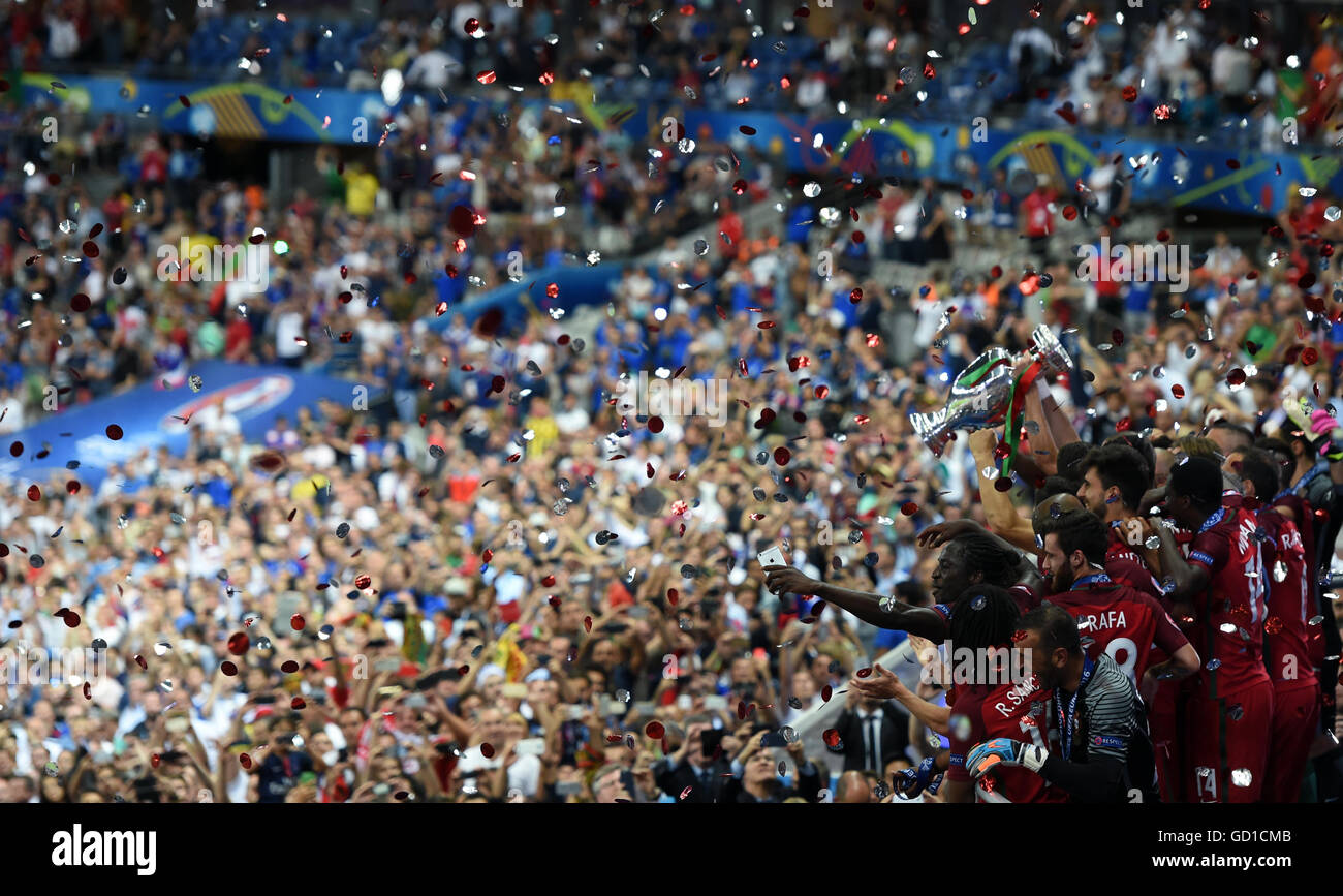 Winning uefa euro 2016 final stade de france hi-res stock photography ...