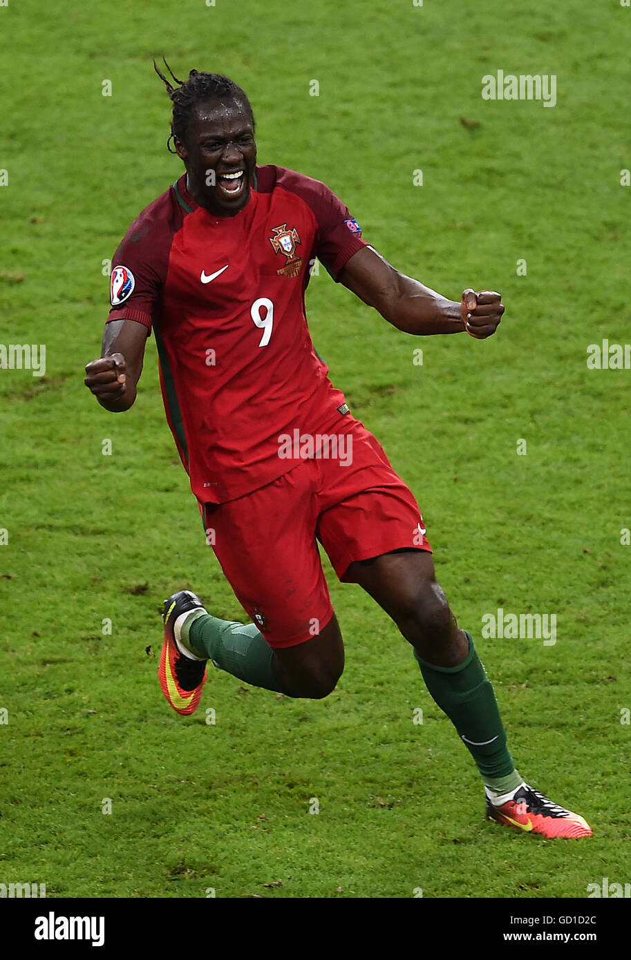 Portugals eder celebrates scoring hi-res stock photography and images ...