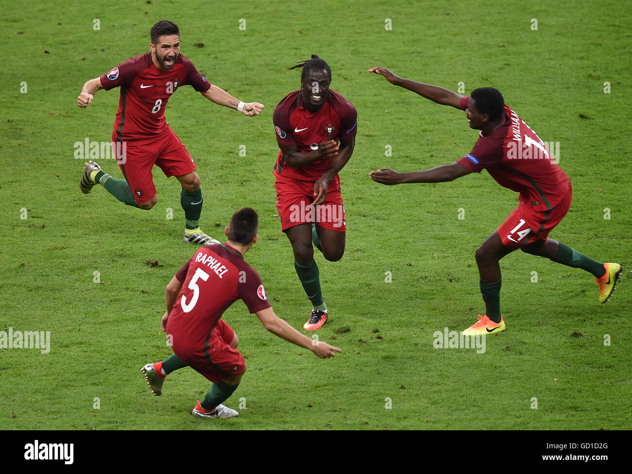 Portugals eder celebrates scoring hi-res stock photography and images ...