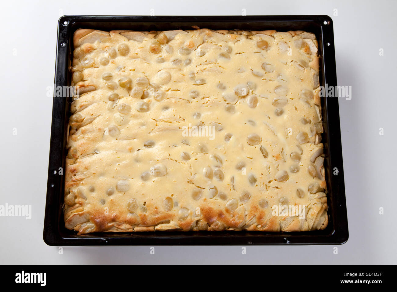 Pie with a slice cut out of it and pie hi-res stock photography and ...