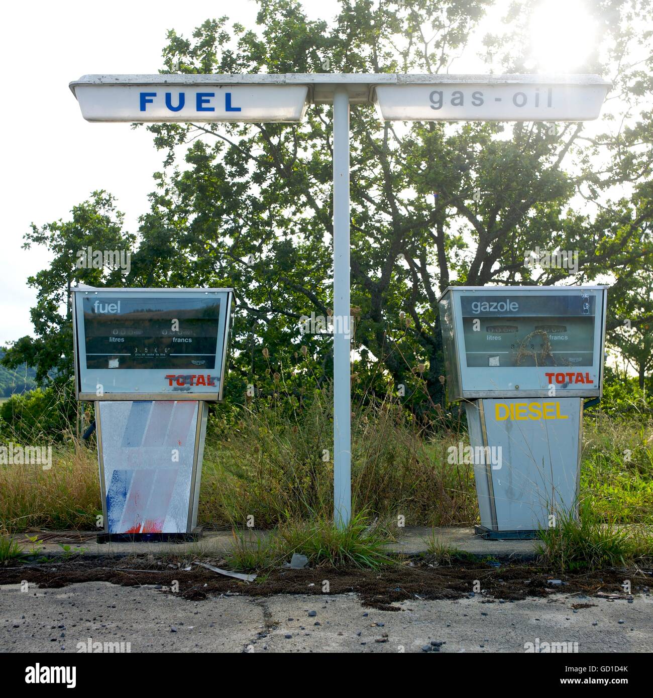 Sign gas station displays hi-res stock photography and images - Alamy