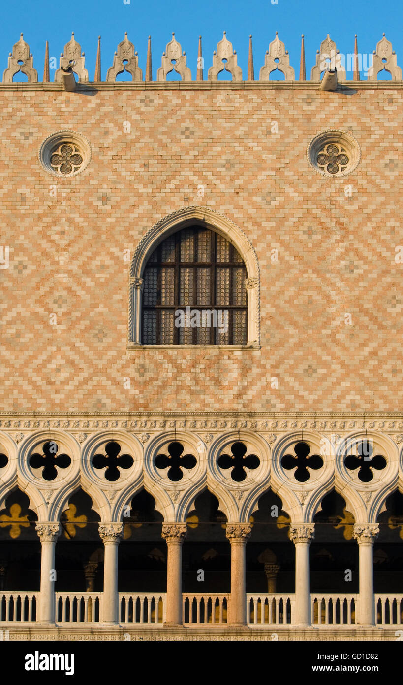 Architectural detail of Gothic facade of Palazzo Ducale, Doge's Palace ...
