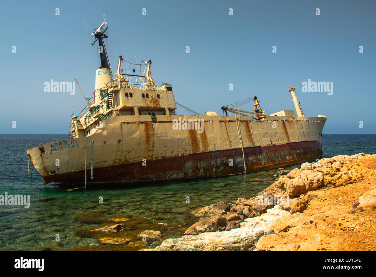 Boat shipwreck hi-res stock photography and images - Alamy