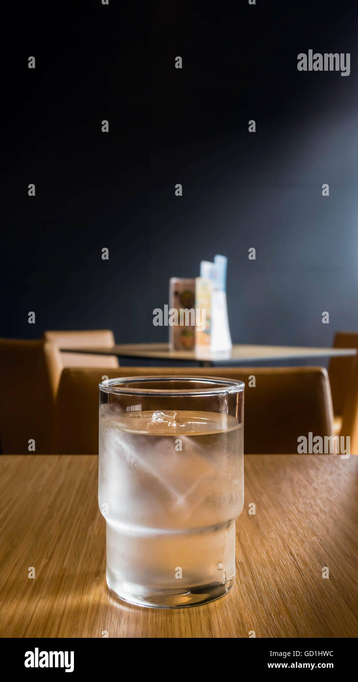 Water on a table hi-res stock photography and images - Alamy