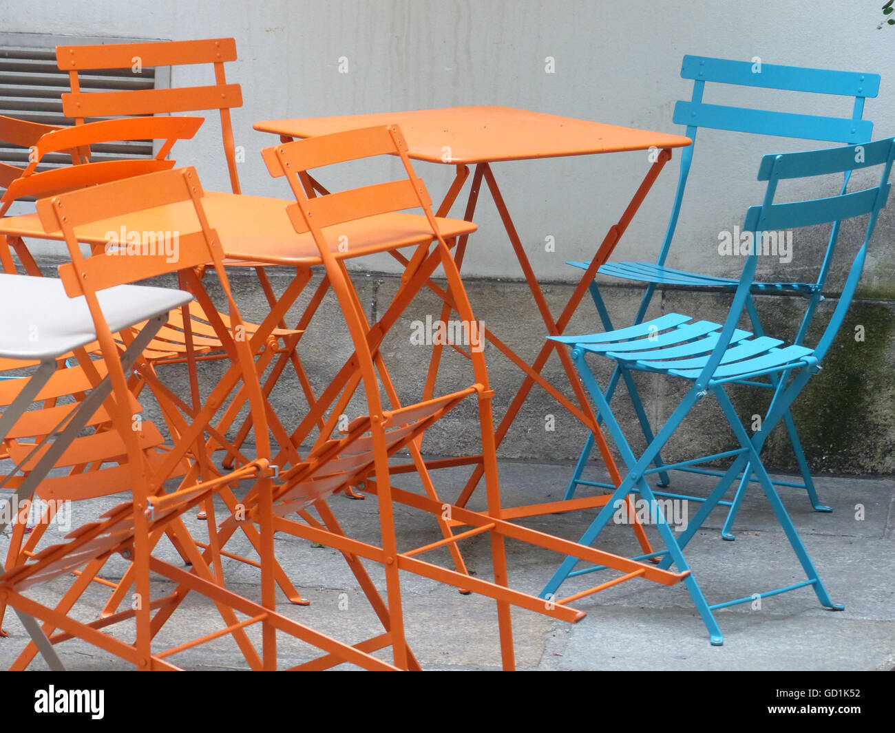 Colorful tables hi-res stock photography and images - Alamy