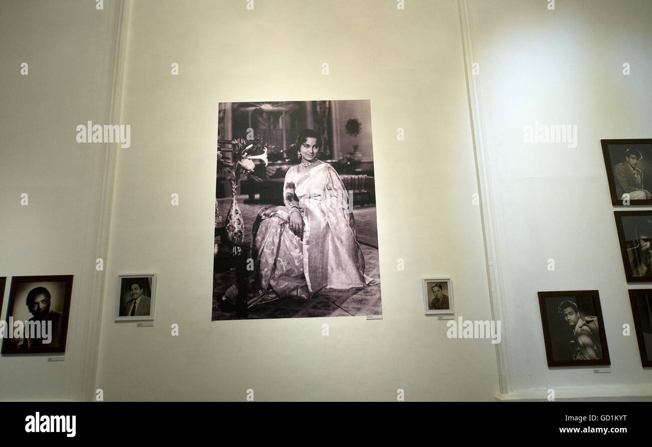 Bollywood actress hi-res stock photography and images - Alamy