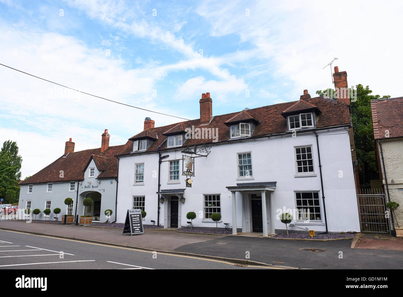 Old bulls head pub hi-res stock photography and images - Alamy