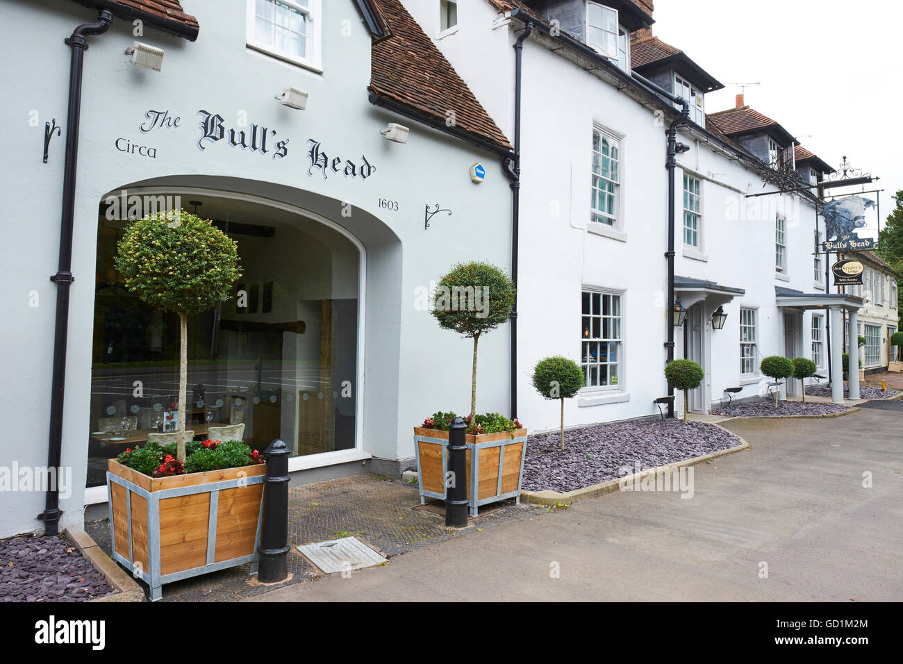 Pub village warwickshire centre hi-res stock photography and images - Alamy
