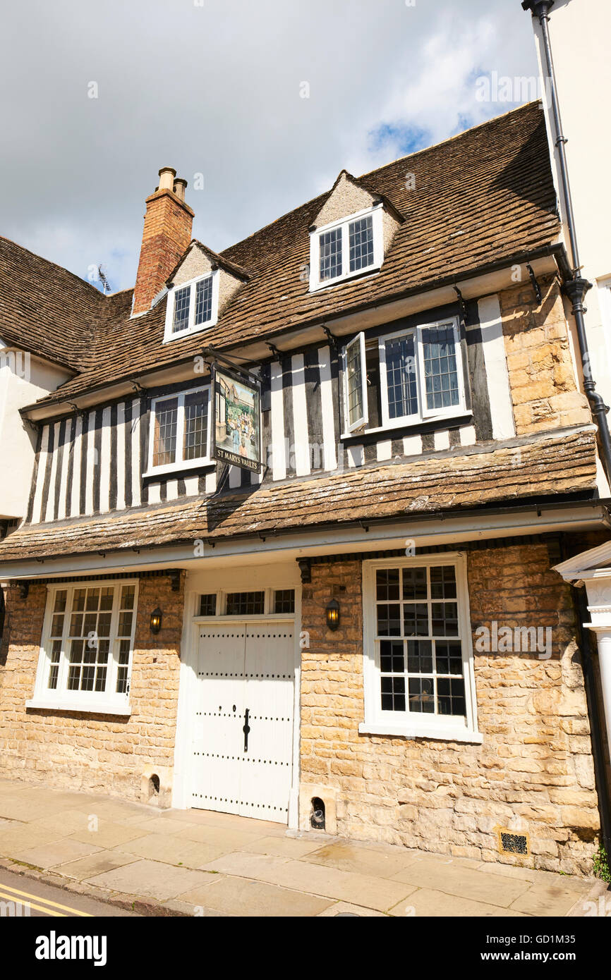 British english england public house traditional front facade hi-res ...