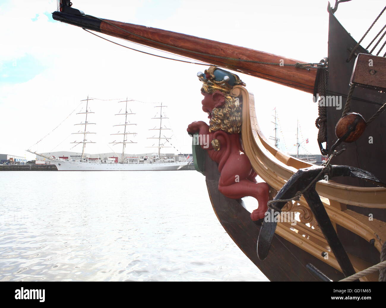 18th century sailing ship hi-res stock photography and images - Alamy