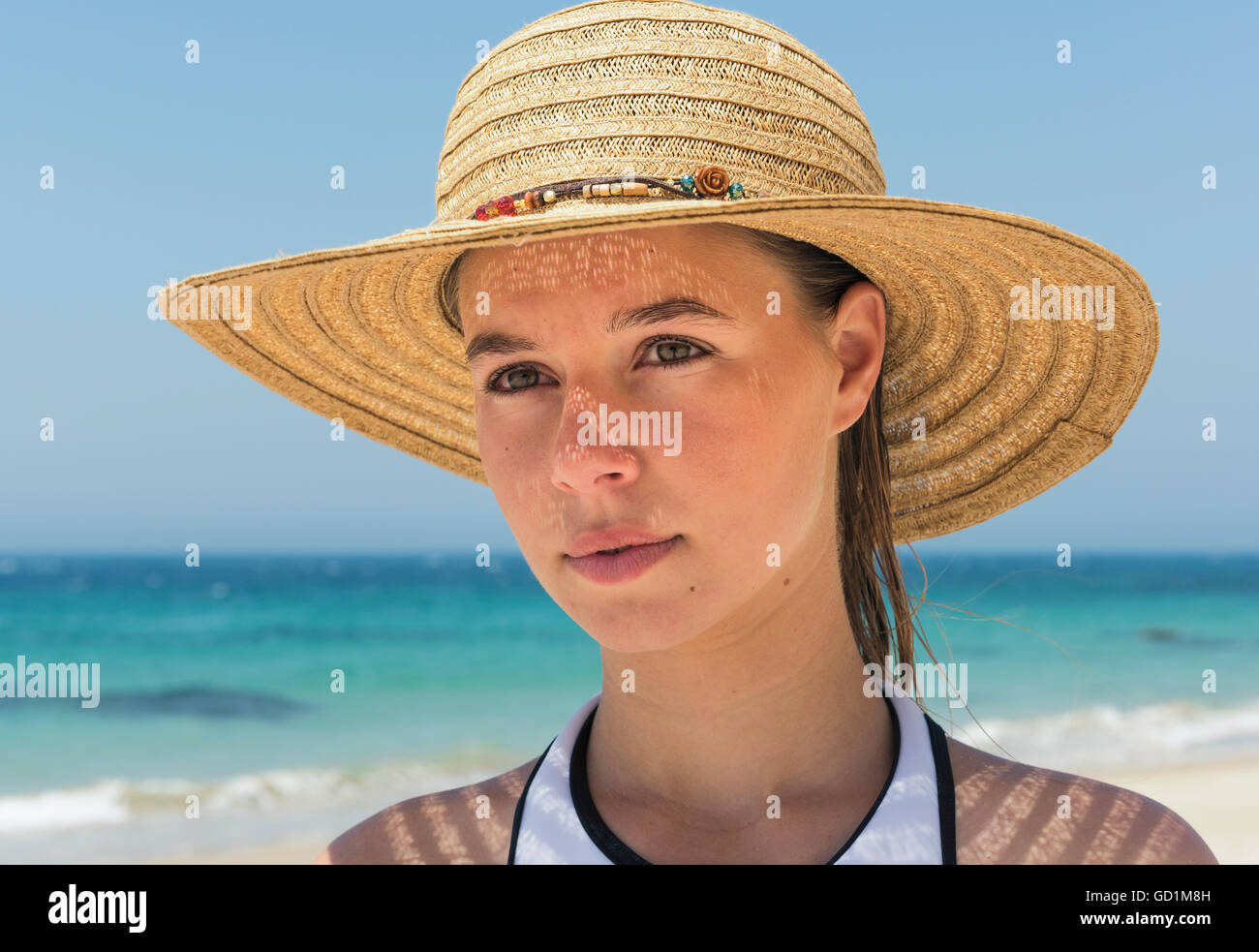 Women wearing turquoise color hi-res stock photography and images - Alamy