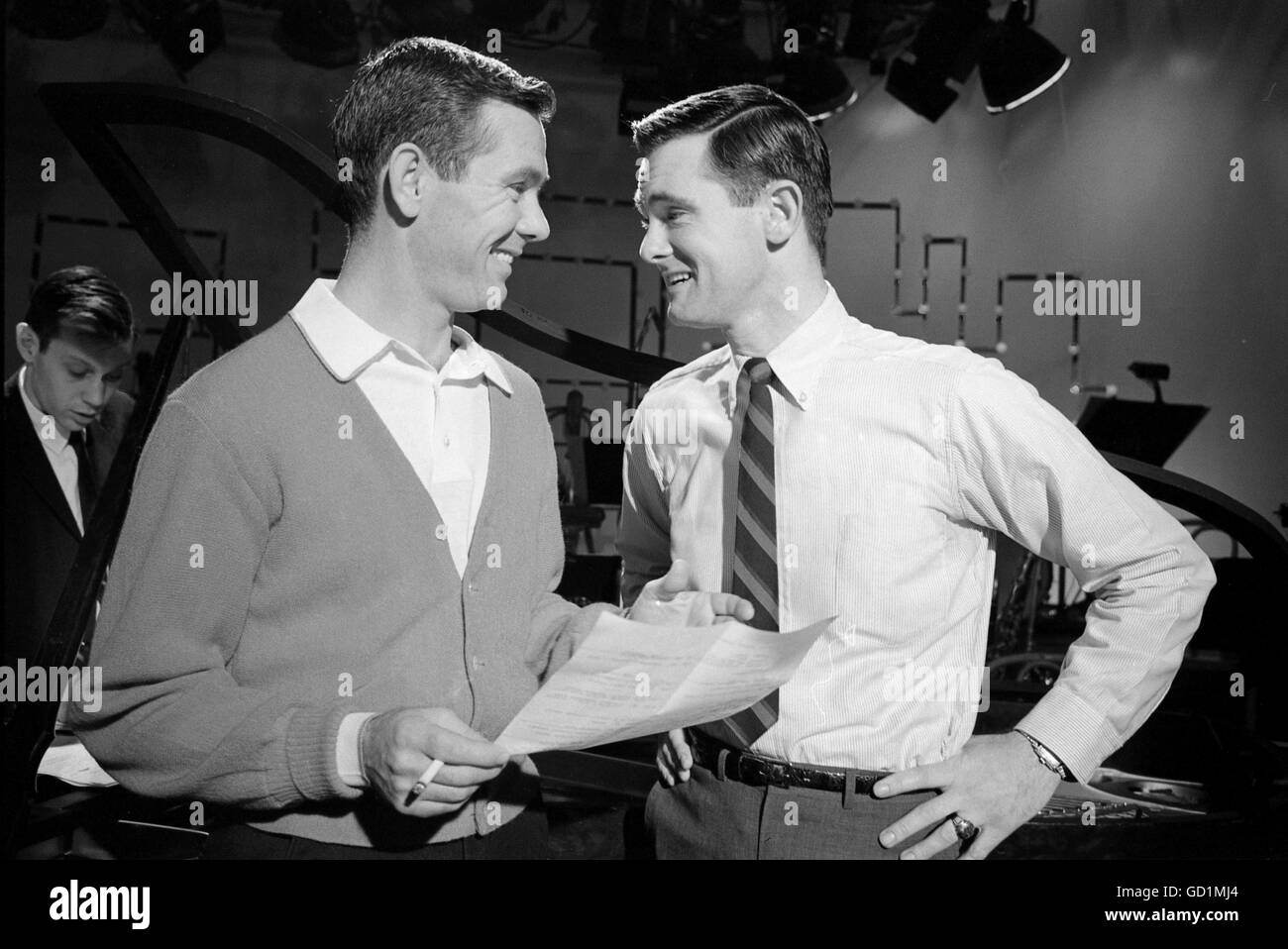Johnny Carson with his brother Dick Carson Stock Photo - Alamy
