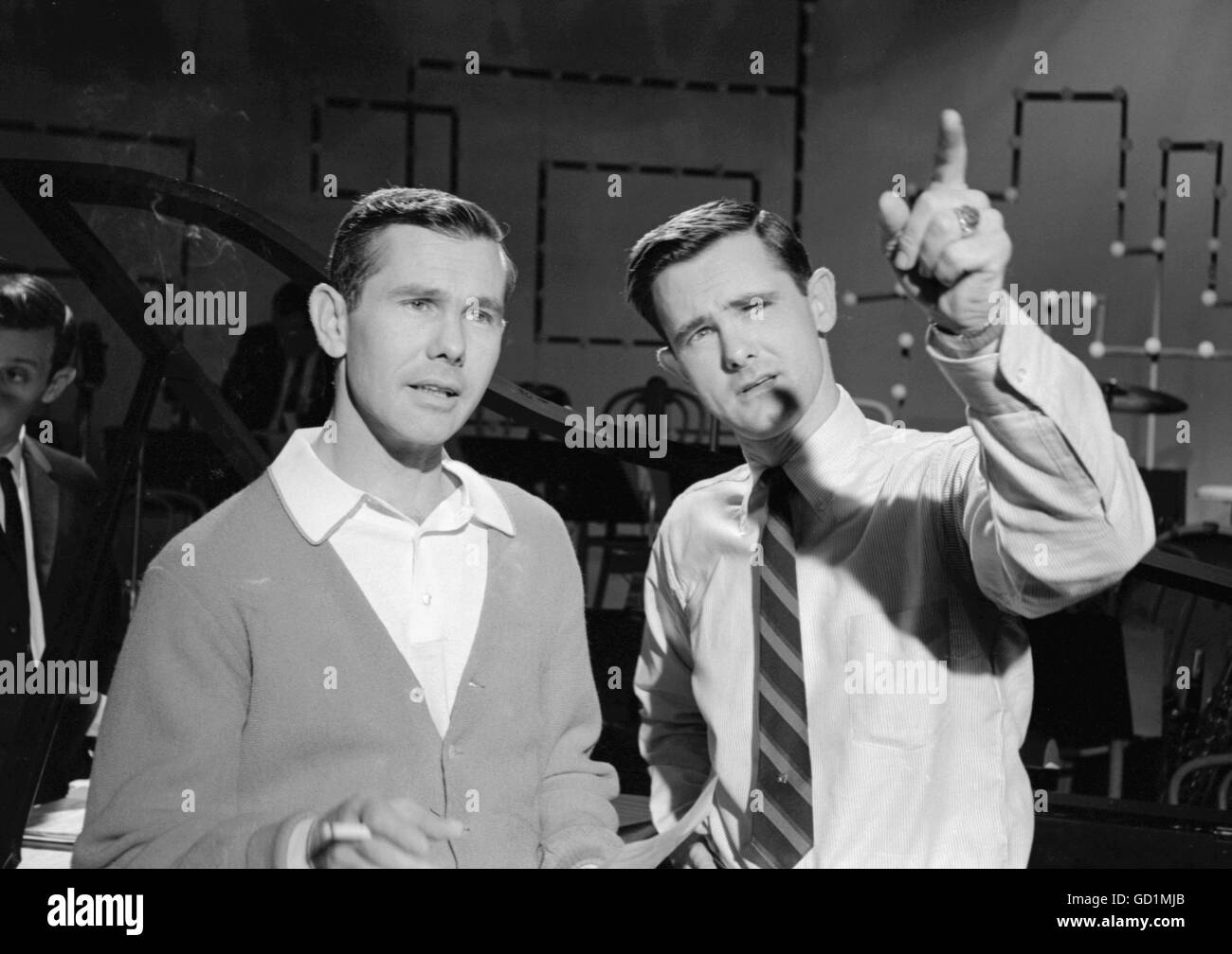 Johnny Carson with his brother Dick Carson Stock Photo - Alamy