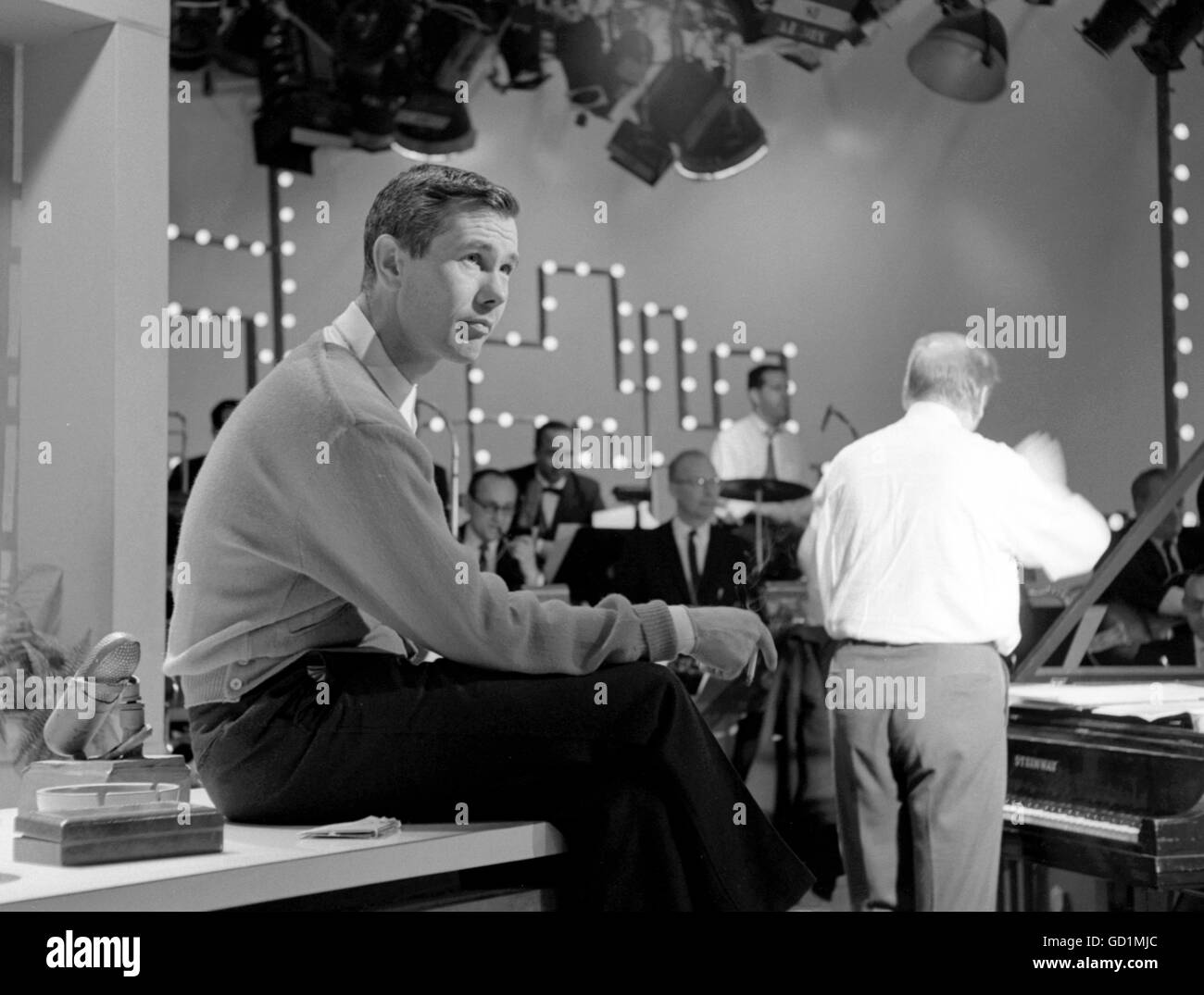 Johnny Carson and Skitch Henderson Stock Photo - Alamy