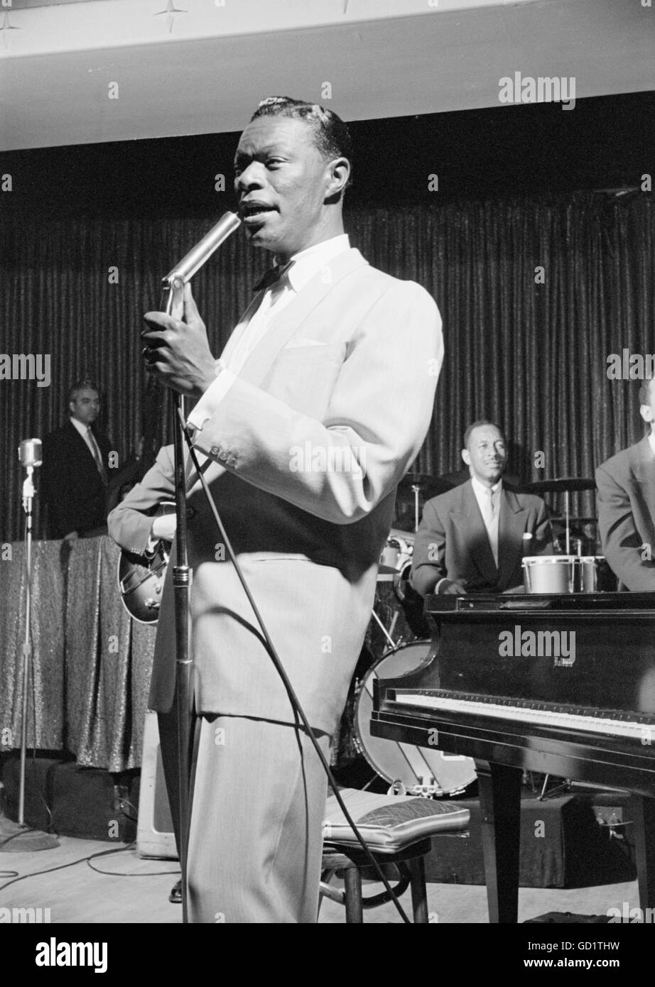 Nat King Cole performing in Chicago, June 1954 Stock Photo - Alamy