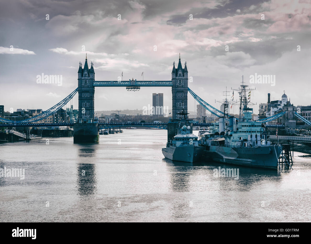 Travel tourism building icon monument historic river thames clouds hi ...