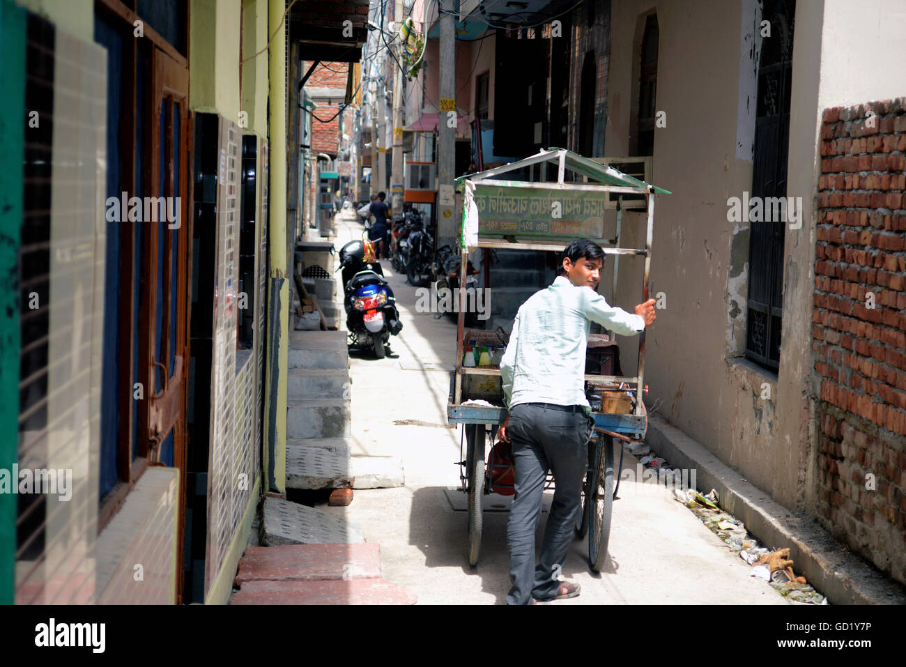 Indian hawkers cart hi-res stock photography and images - Alamy