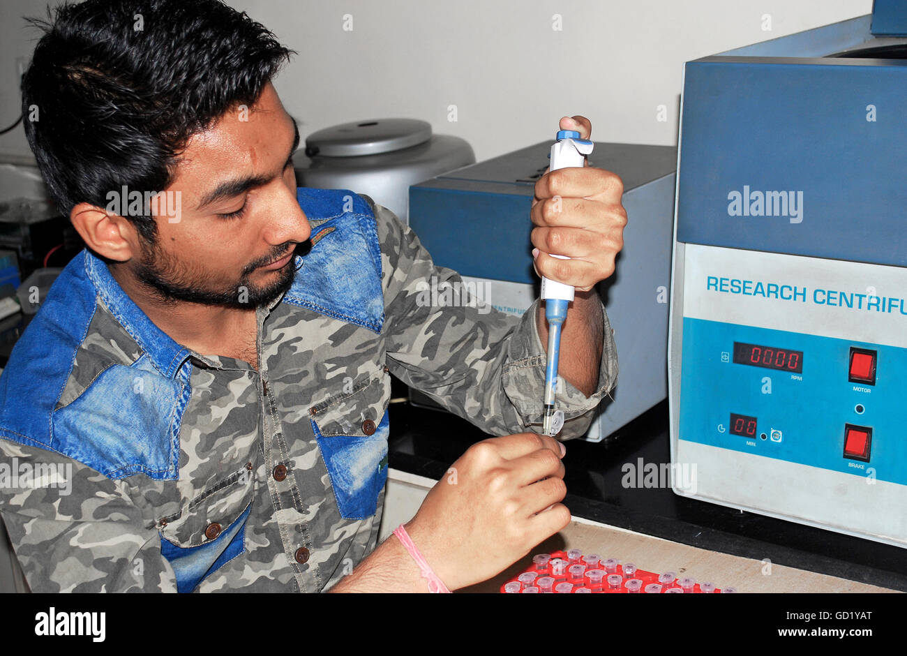 Student study in Laboratory Stock Photo - Alamy