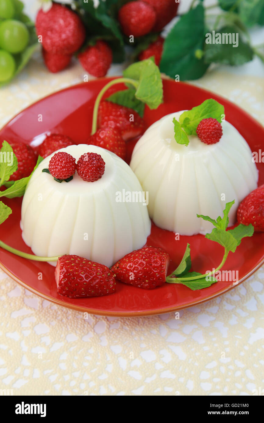 Blancmange hi-res stock photography and images - Alamy