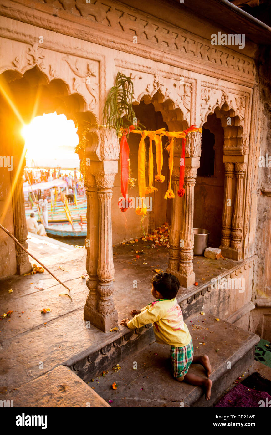 Krishna radha dance hi-res stock photography and images - Alamy