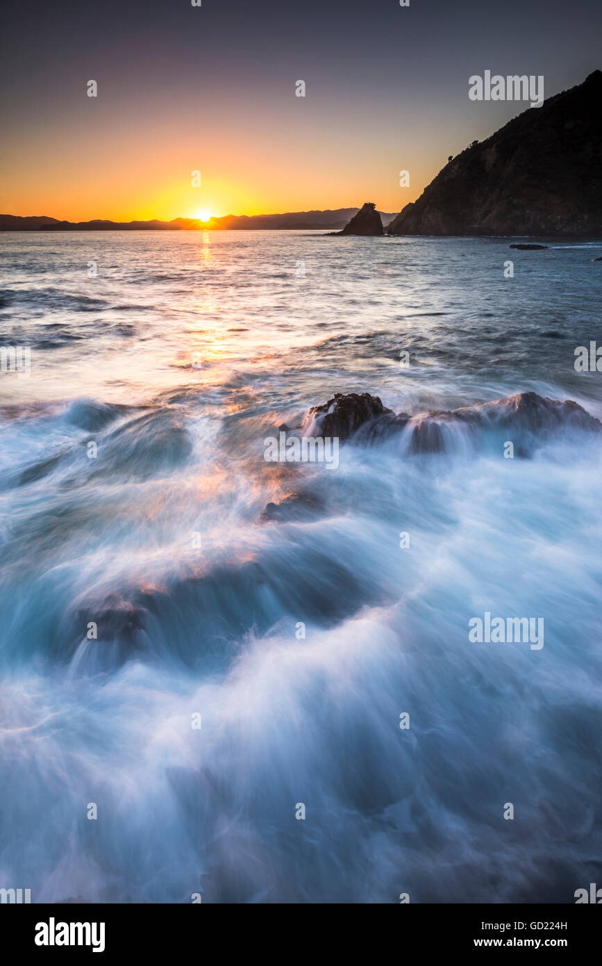 Rocky Bay at sunrise, Tapeka Point, Russell, Bay of Islands, Northland ...