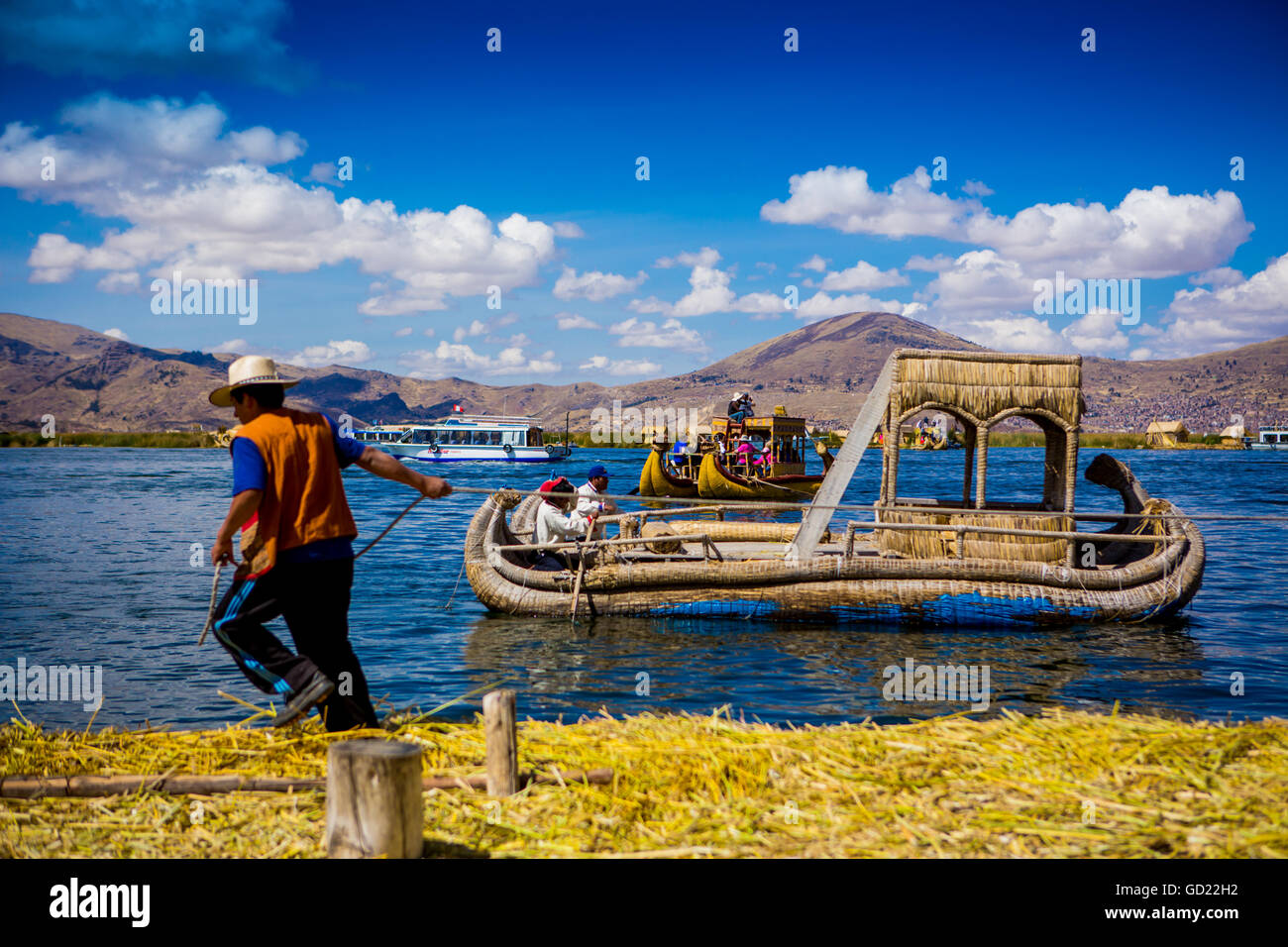 Uros family hi-res stock photography and images - Alamy