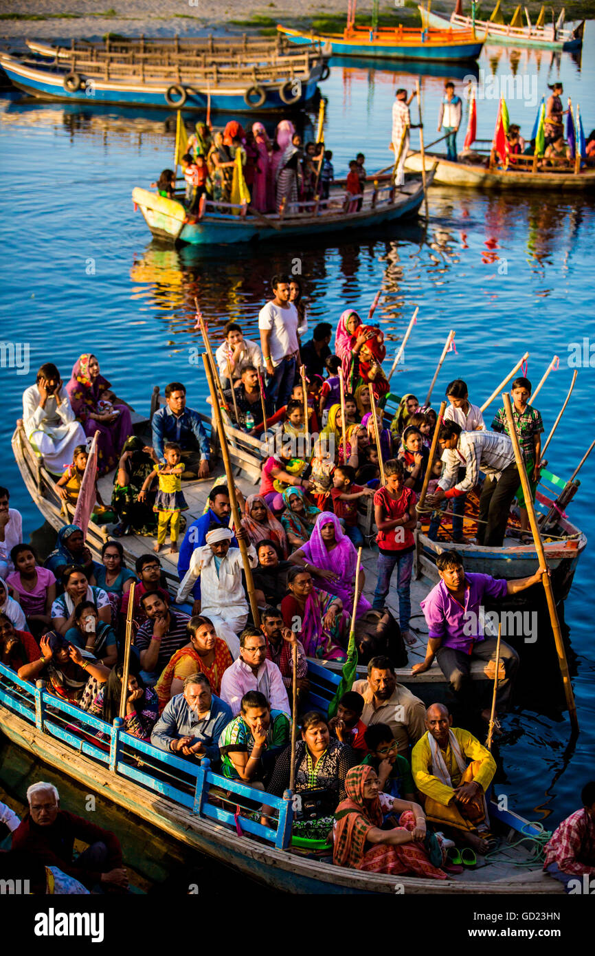 Krishna dance hi-res stock photography and images - Alamy