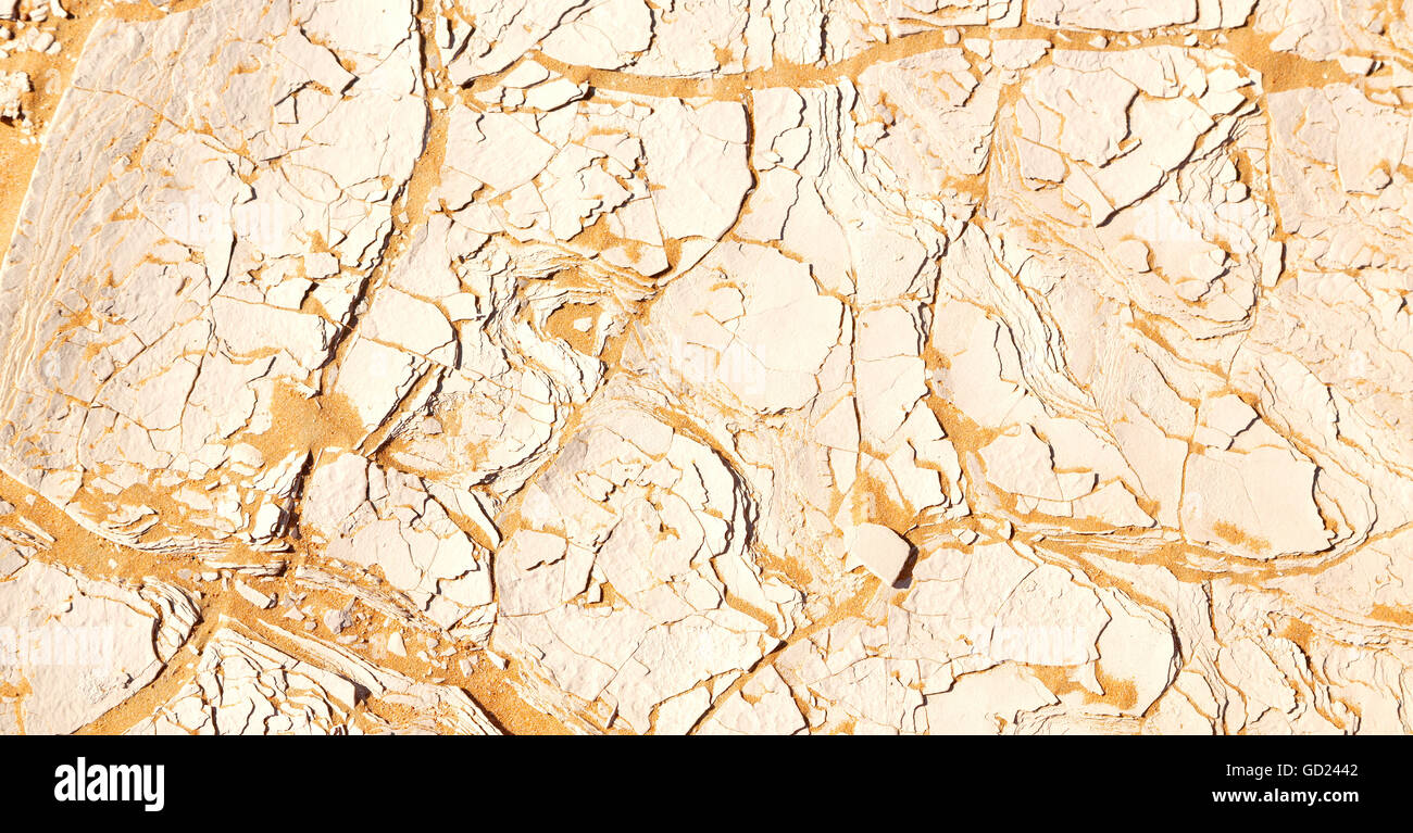 old desert and the abstract cracked sand texture in oman rub al khali ...