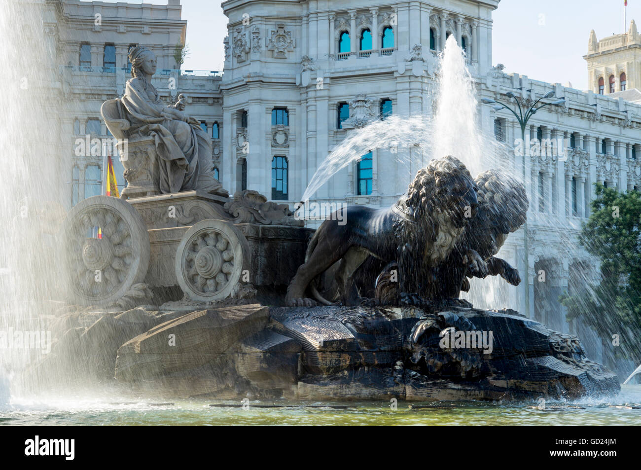 Fountain and Plaza de Cibeles Palace (Palacio de Comunicaciones), Plaza ...