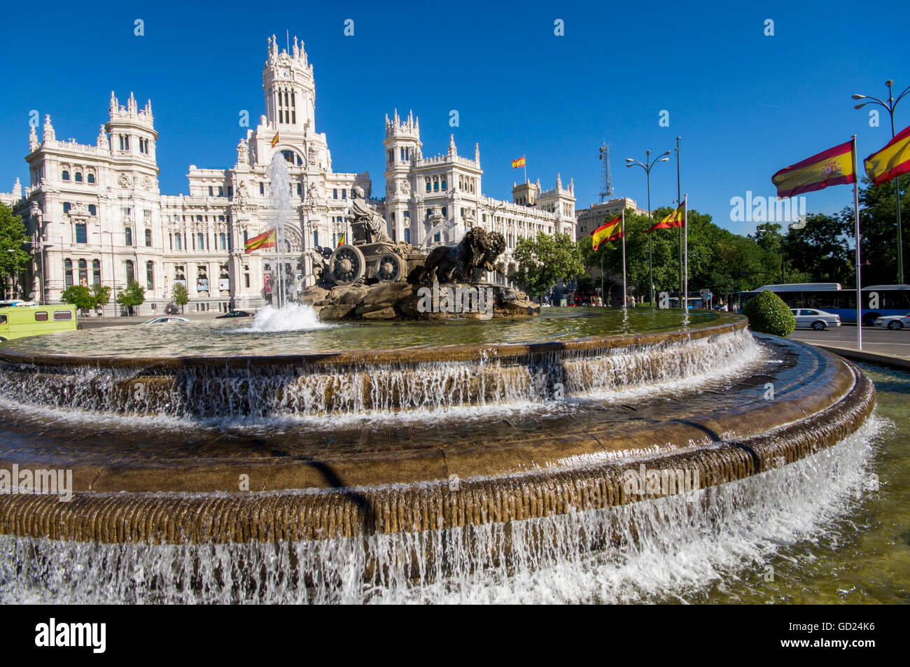 Fountain and Plaza de Cibeles Palace (Palacio de Comunicaciones), Plaza ...